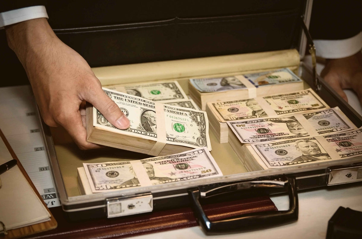 How to Handle Counterfeit Bills from a Customer Perspective